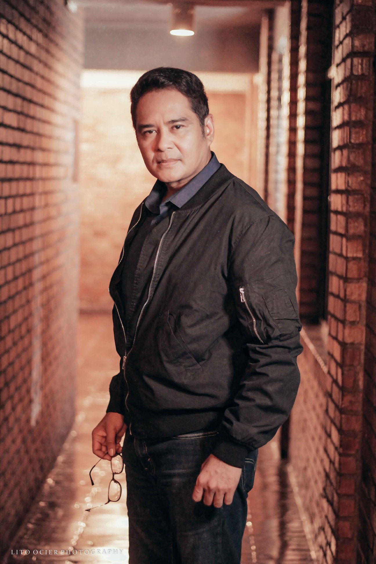 John Arcilla reacts to viral video of sampaguita vendor